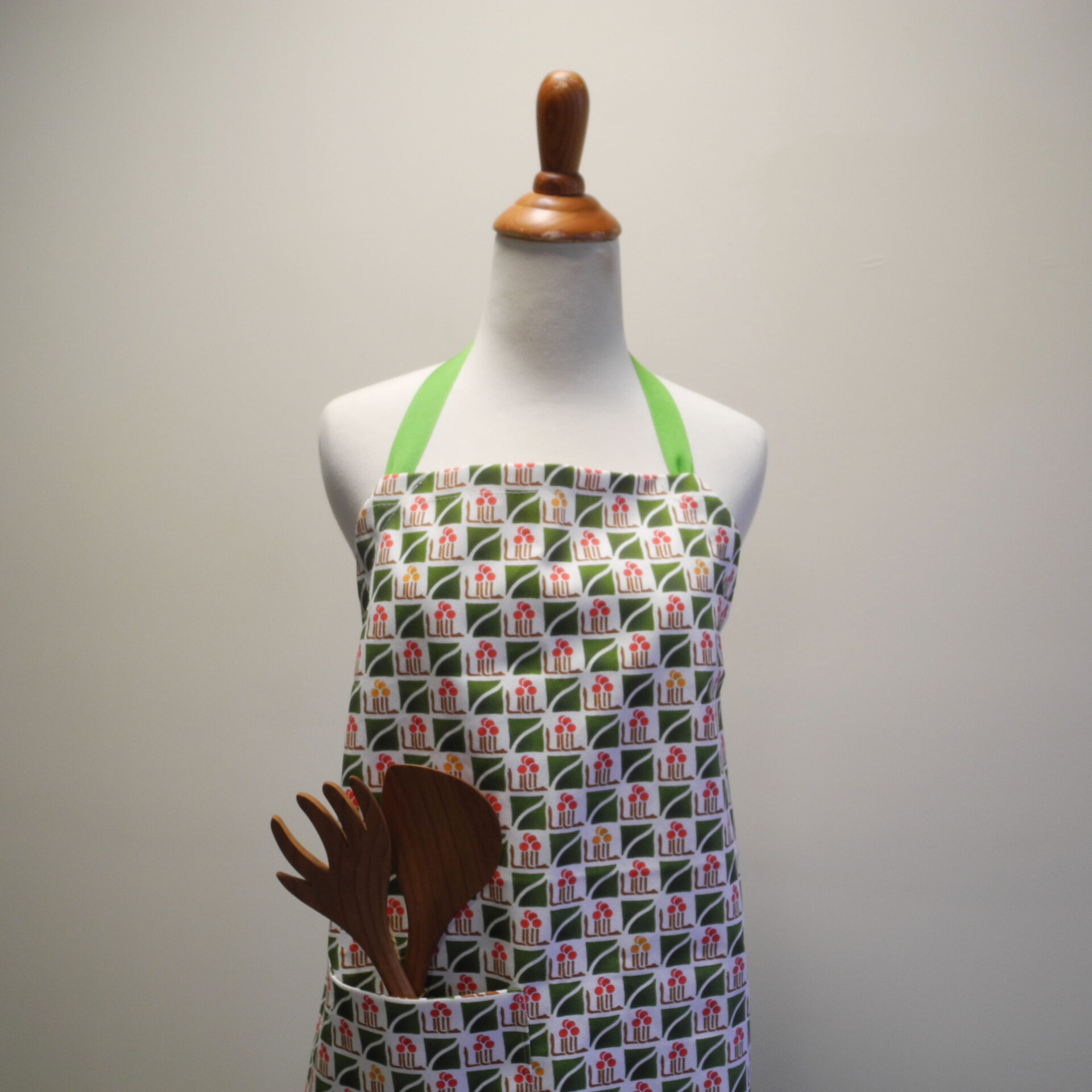 Heavy Duty Cotton Apron – Leaf and Berry – Stickley Museum