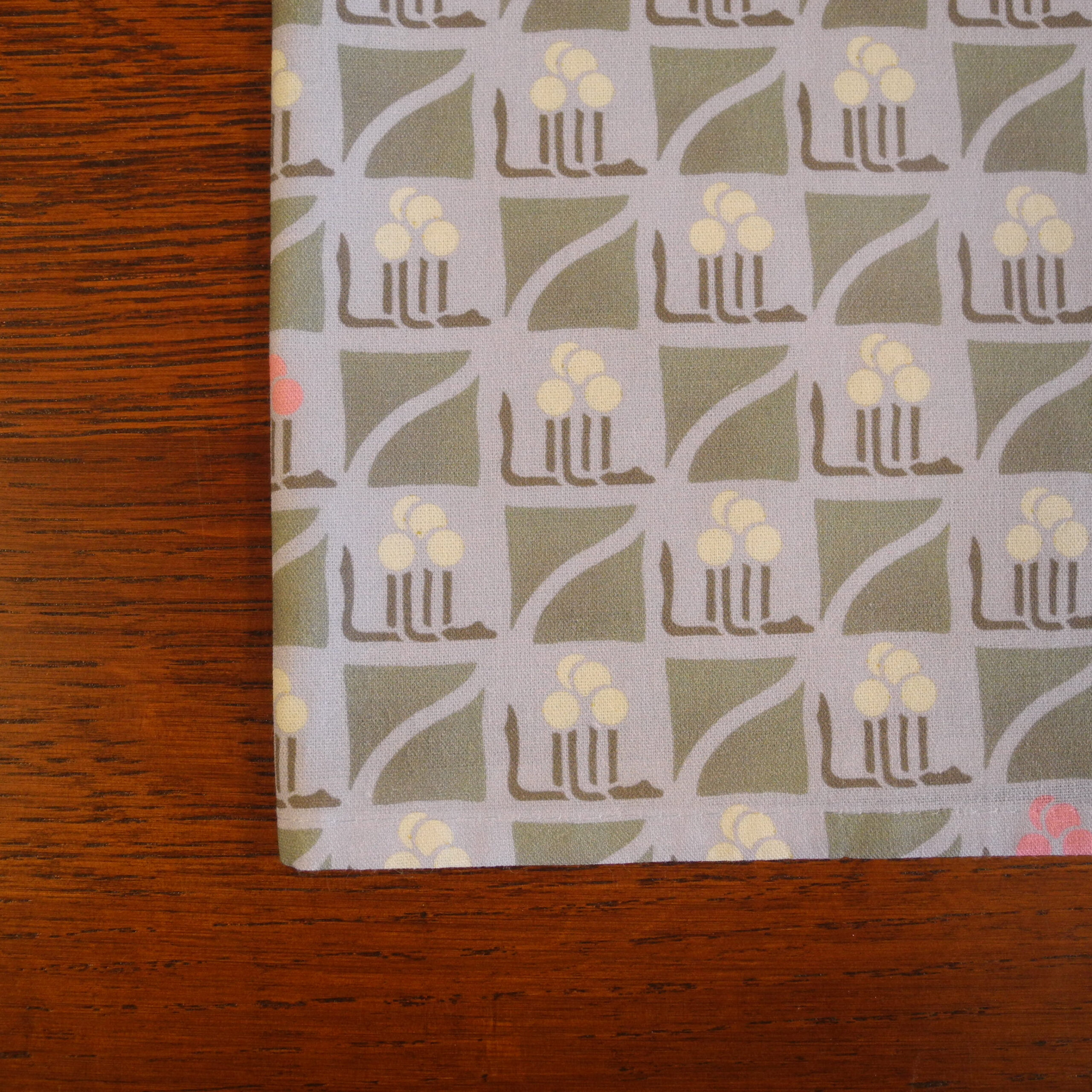 Cotton Tea Towel – Leaf and Berry – Stickley Museum