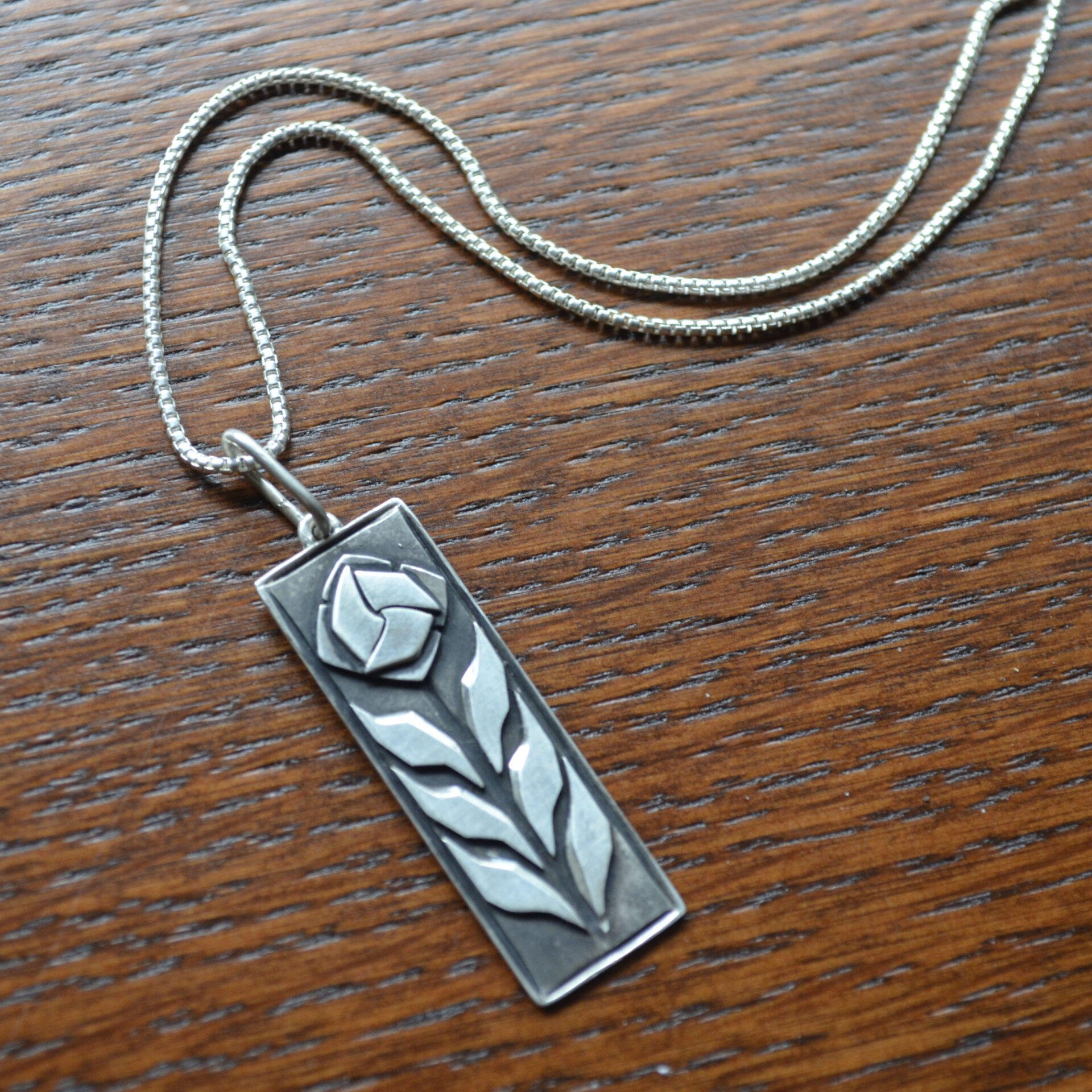 Sterling Silver Craftsman Rose Necklace with 18″ Chain – Stickley Museum